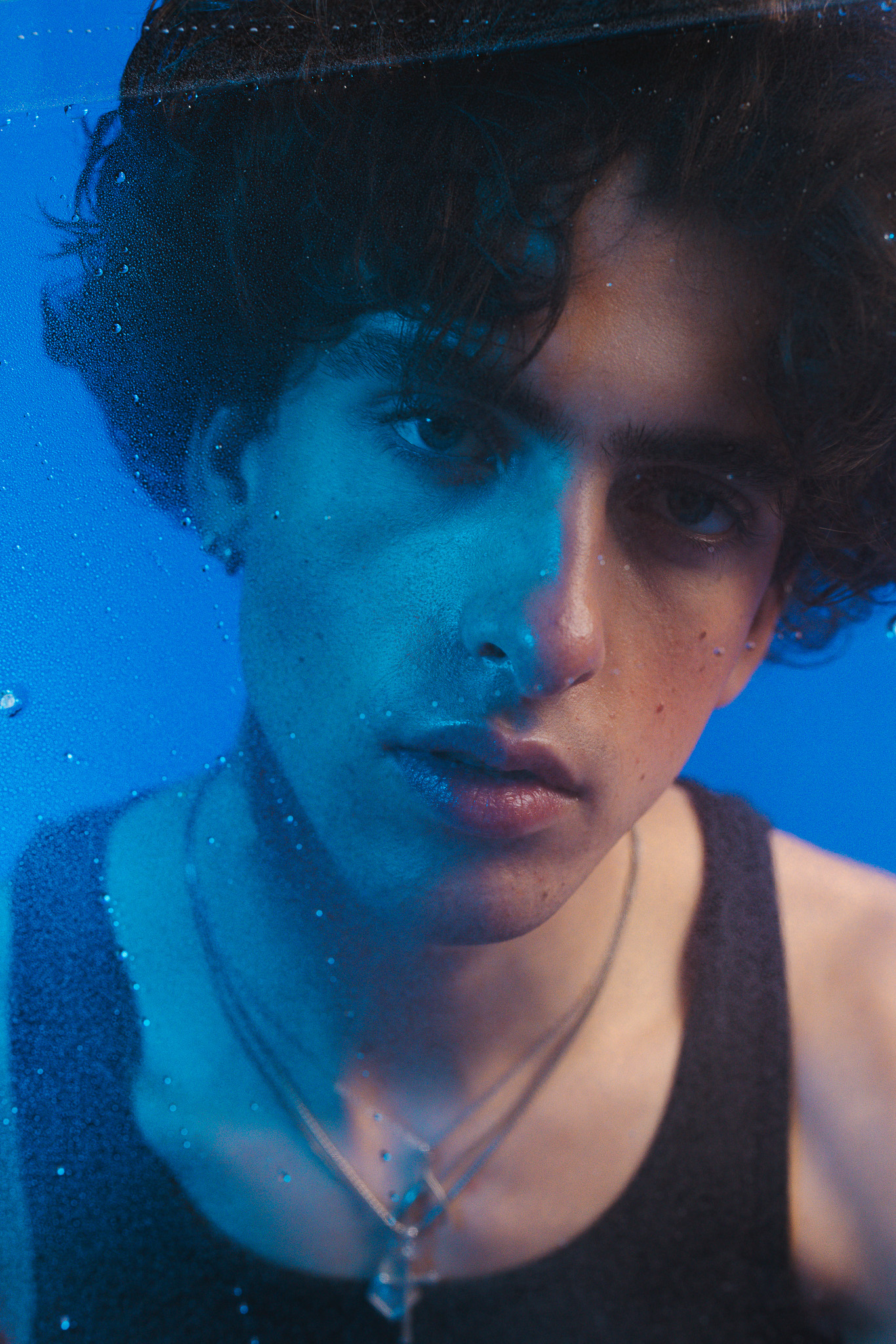 Editorial Portraits with Water Droplets | Showit Blog